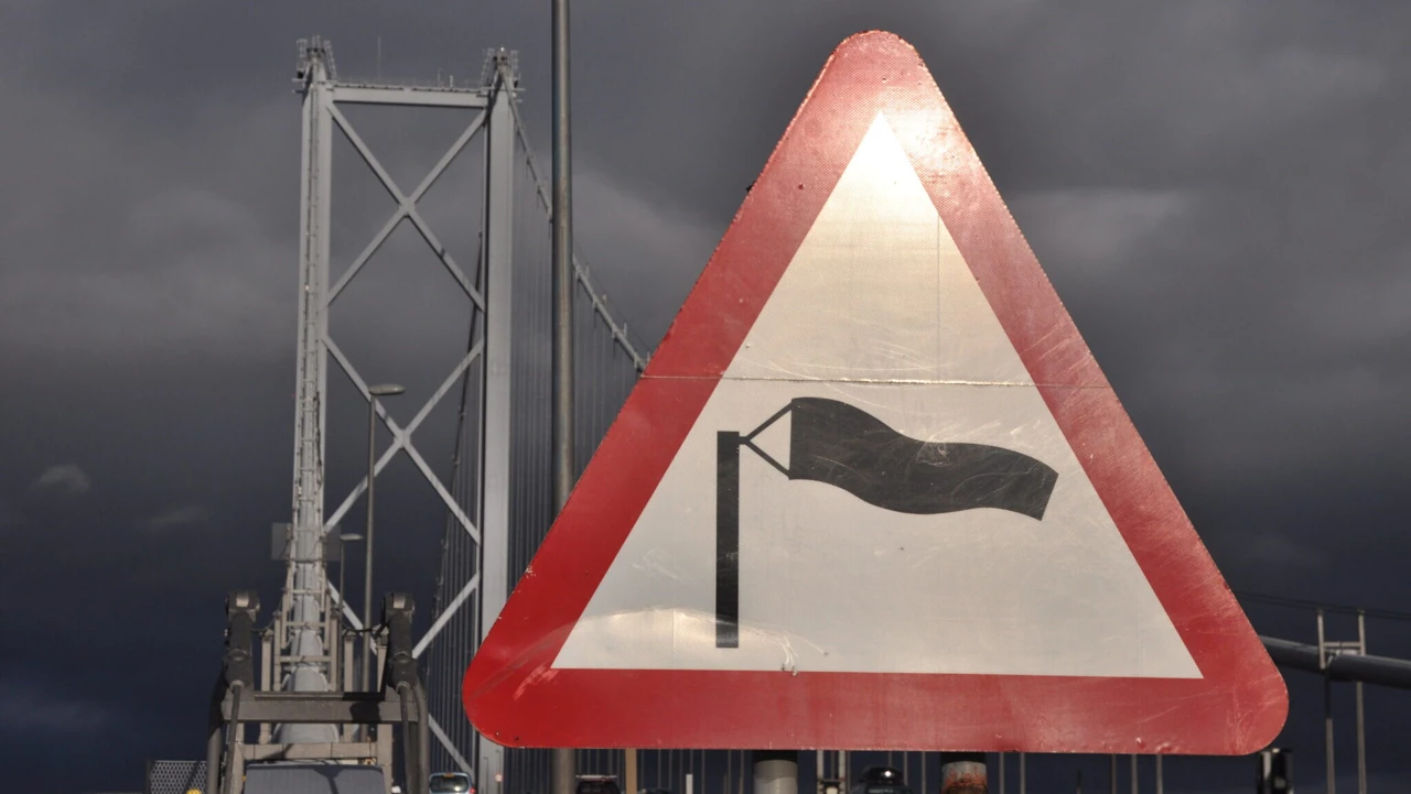 Bridge Warnings as Storm Éowyn Approaches